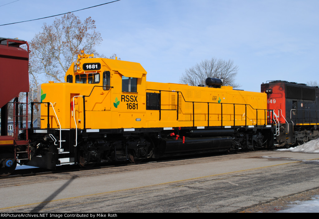 Right off the showroom floor , A Railserve Leaf unit RSSX 1681 on its way to ADM Decatur Illinois